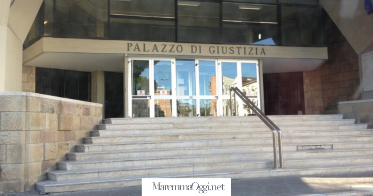 «Taglio la gola a mia moglie e a mio cognato e vi infilo anche voi ...