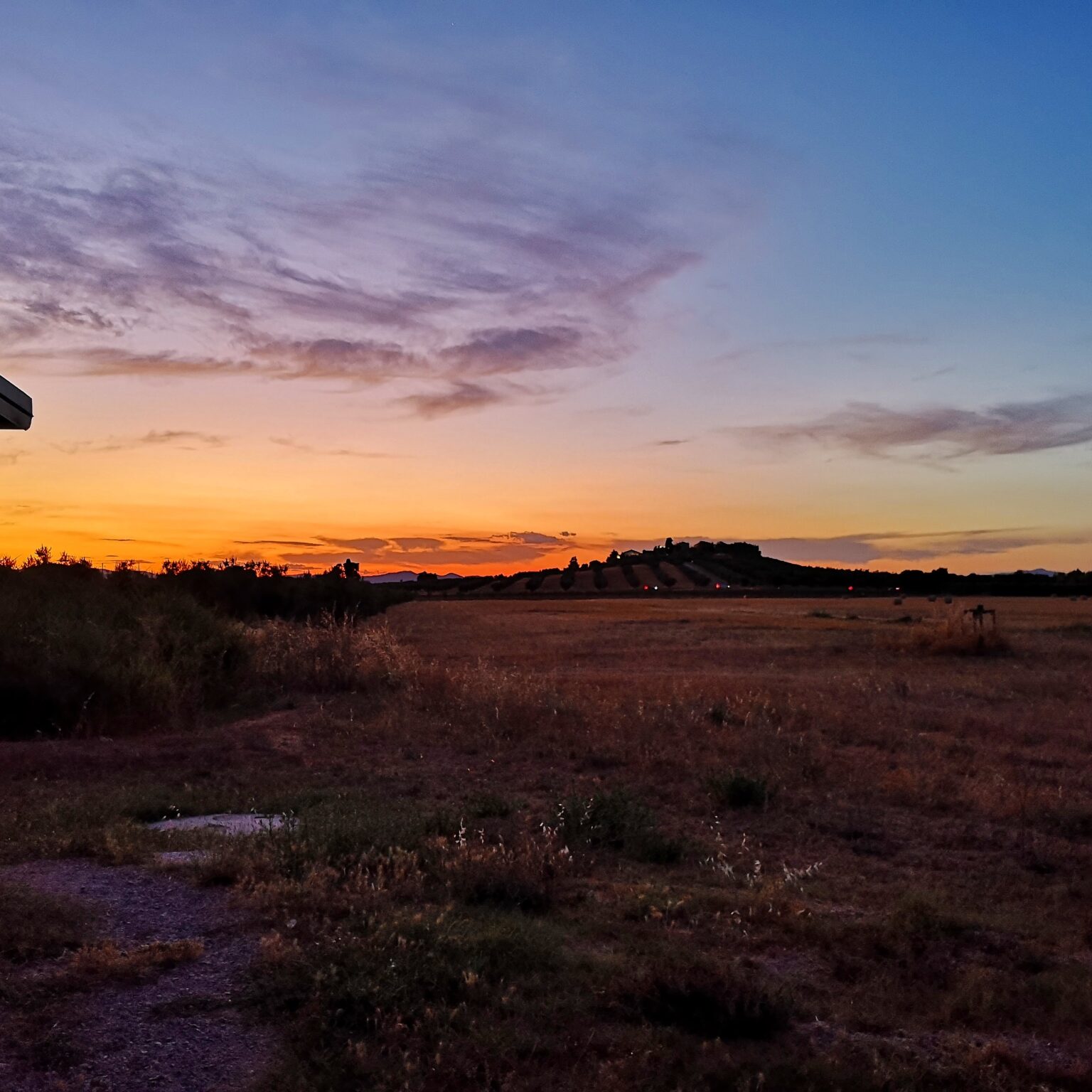 Il tramonto: trionfo di colori su Alberese | MaremmaOggi