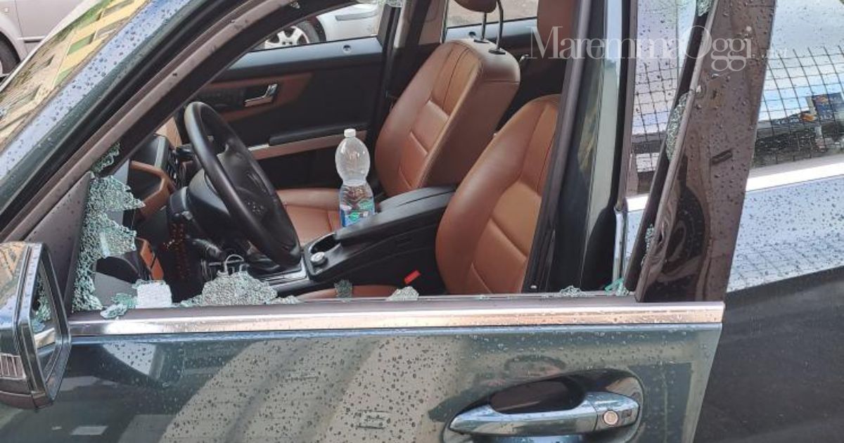 Trovano il finestrino dell'auto nuova spaccato | MaremmaOggi