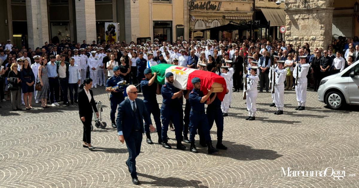 Picchetto d'onore per l'addio a Pietro | MaremmaOggi