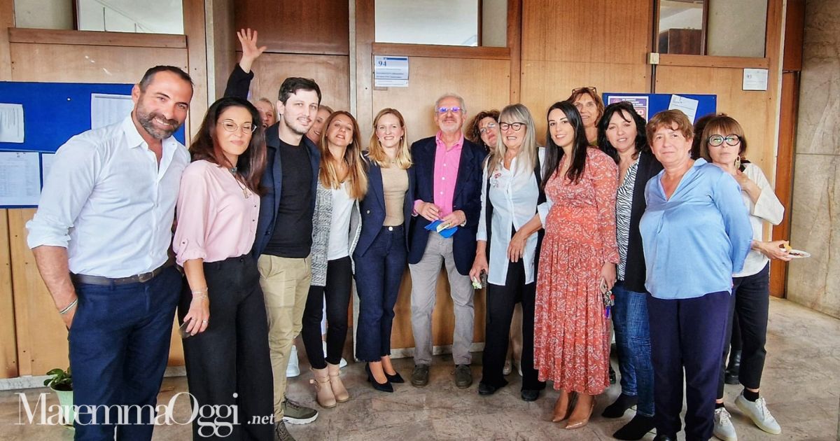 In aula fino all'ultimo giorno, Laura è in pensione - FOTO E VIDEO ...