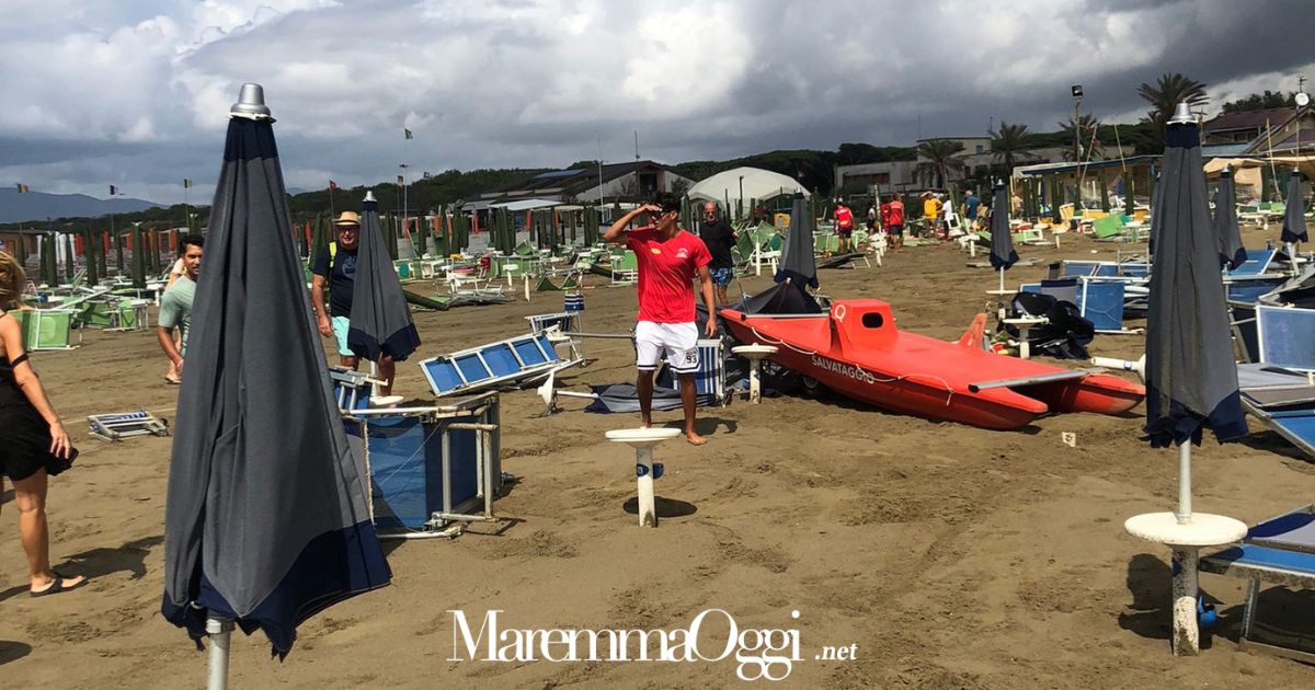 Tromba d'aria travolge lettini e ombrelloni, vola anche il pattino - IL ...